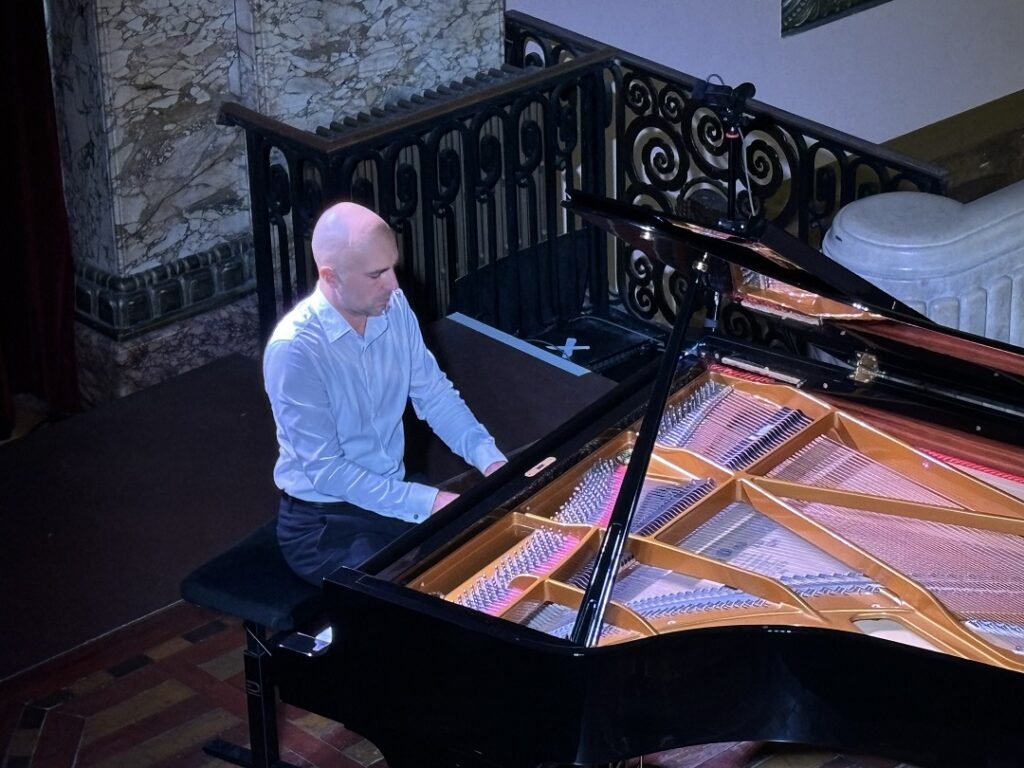 Marseille-Concerts. Le pianiste Alexander Drozdov étincelant dans Rachmaninov à l'Opéra de ...